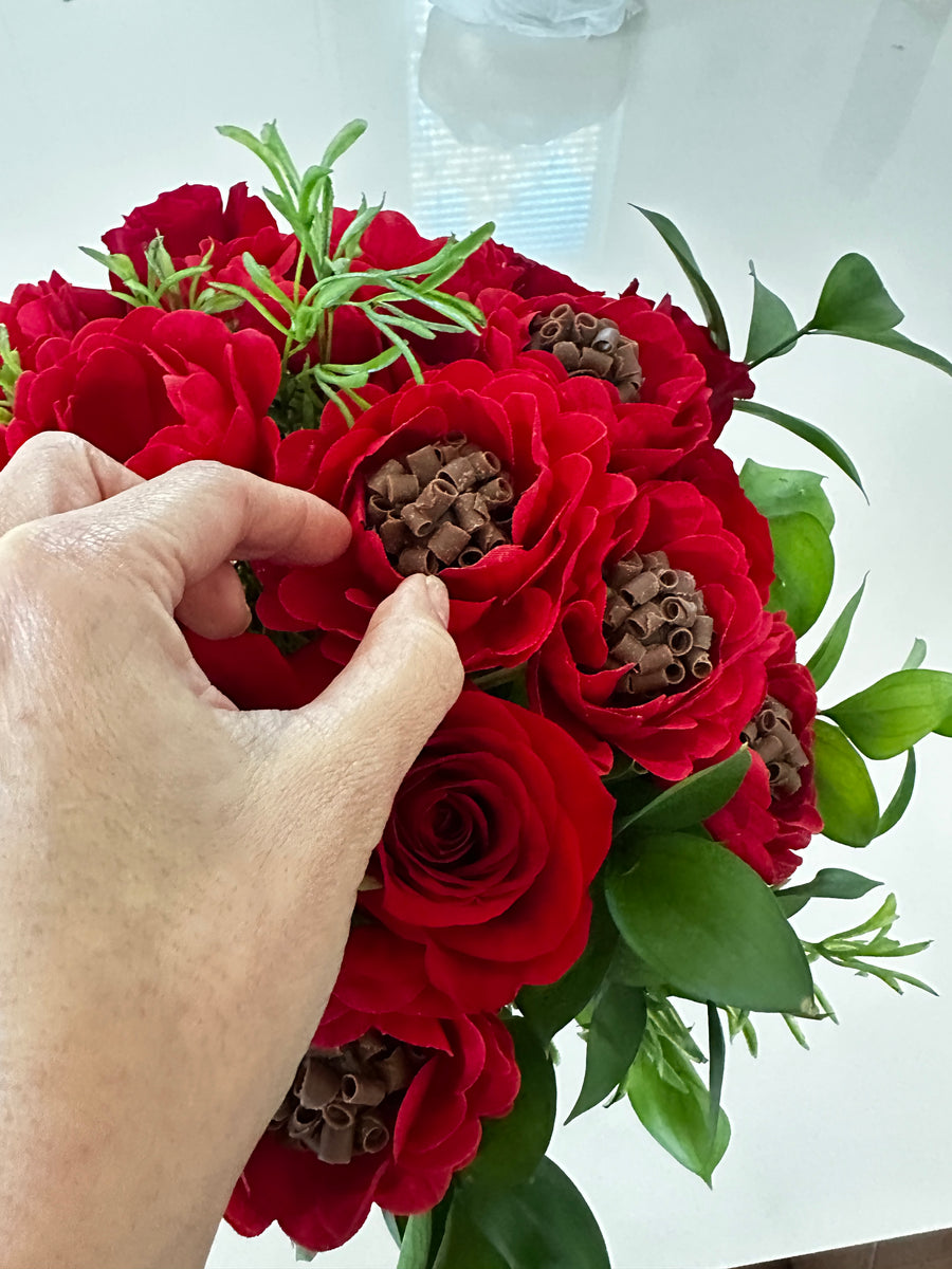 Roses Edible Flower Vase – Misses Sweet